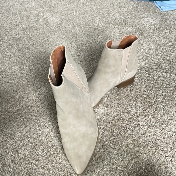 Indigo | Shoes | Used Indigo Gray Slip On Ankle Boots So Cute With ...